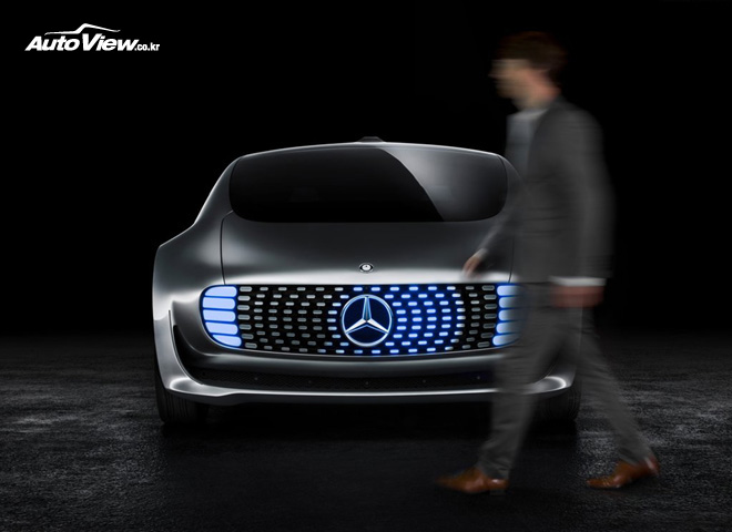 2030년 자동차의 미리보기, 벤츠 F015 럭셔리 인 모션 컨셉트