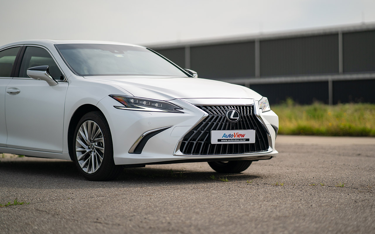 [시승기] 2025년형 렉서스 ES300h