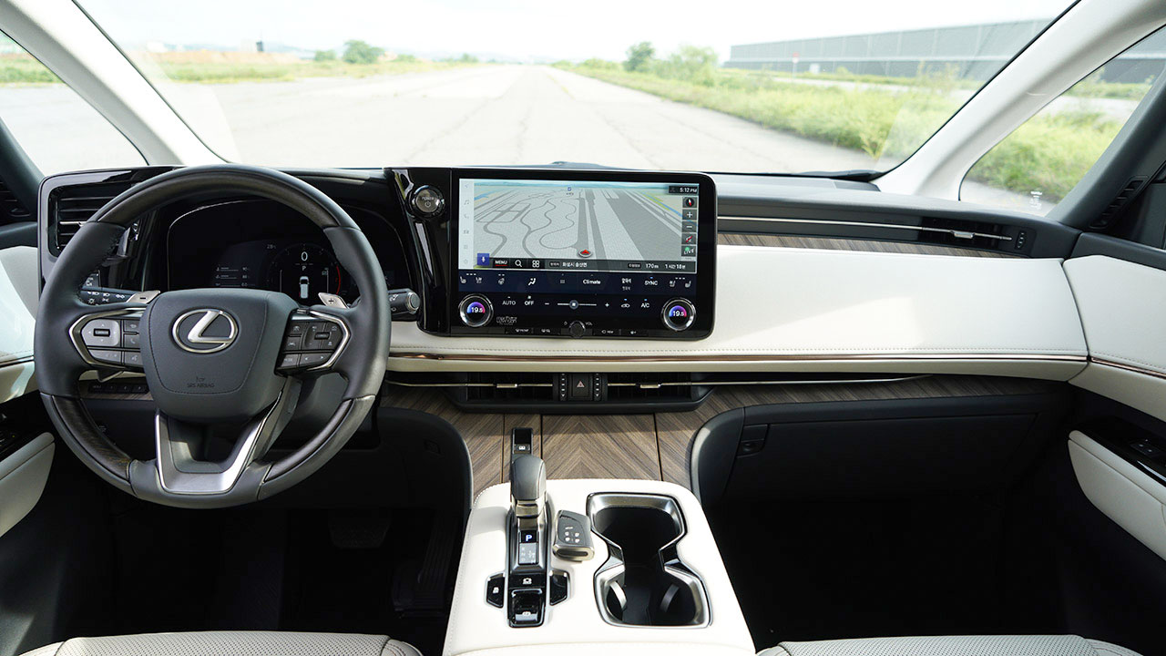 [시승기] 렉서스 LM 500h 로얄(Royal)