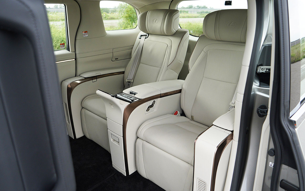 [시승기] 렉서스 LM 500h 로얄(Royal)