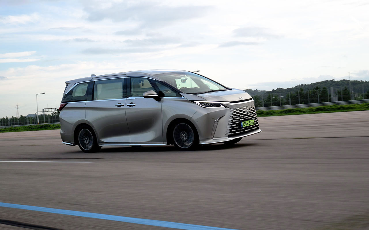 [시승기] 렉서스 LM 500h 로얄(Royal)