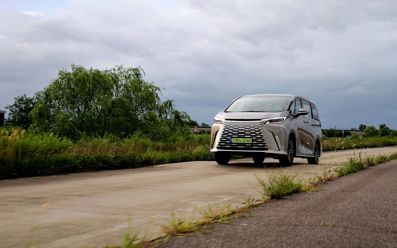 [시승기] 렉서스 LM 500h 로얄(Royal)