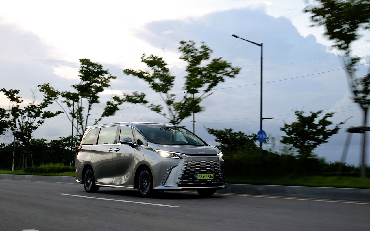 [시승기] 렉서스 LM 500h 로얄(Royal)